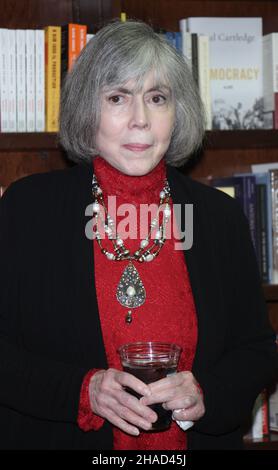 Anne Rice signing her new book "The Vampire Armand" at Barnes & Noble ...