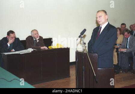 Warszawa 08.11.1993. S¹d Wojewódzki, pocz¹tek procesu o ochronê dóbr ...