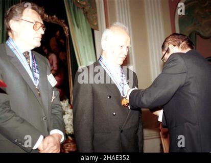 Prof. Dr. R. Magnus + / with Prof. dr. Dr. R. Magnus, / professor in ...