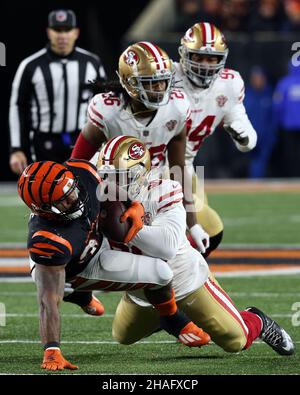 Cincinnati Bengals' C.J. Uzomah (87) goes in for a touchdown against ...