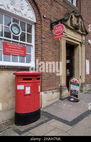 Postbox outside Post Office, Wells, UK Stock Photo - Alamy