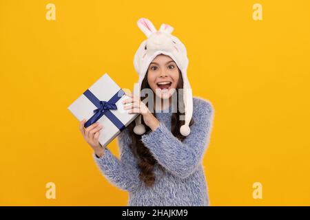 shocked teen girl holding valentines heart on yellow background ...
