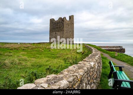 Rossle castle at Easky pier in County Sligo - Republic of Ireland Stock ...