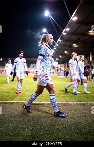 Lea Schueller (FC Bayern Muenchen Frauen, #11) bejubelt mit Alara ...