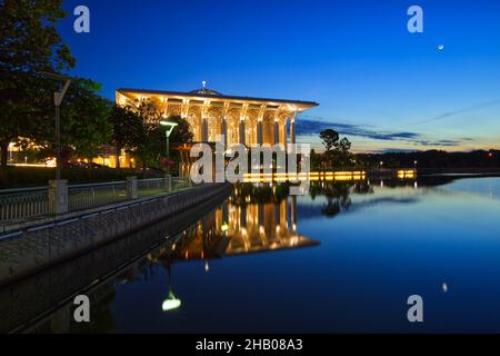 Putrajaya architecture building and bridge Stock Photo - Alamy
