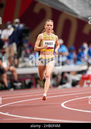 Katharina Trost competing in the 800 meters of the 2020 Tokyo Olympics ...