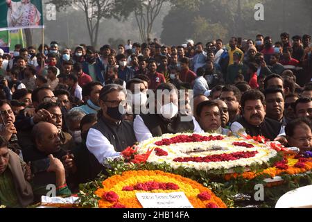 16th December, 2021. People gather to pay their respects at the 1971 ...