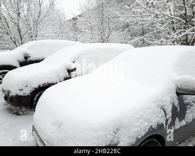 Car in Moscow during heavy snowfall in Russia Stock Photo - Alamy