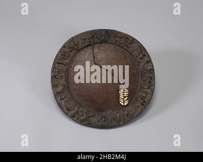 Opon Ifa, Divination Tray Stock Photo - Alamy