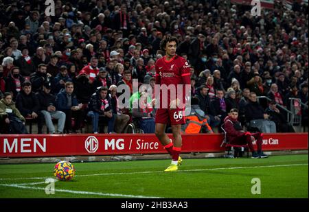 Trent Alexander-Arnold of Liverpool takes corner kick during the ...