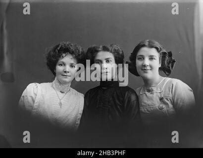 Cartmer, circa 1920, Wellington, by Berry & Co Stock Photo - Alamy