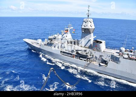 The Anzac-class frigate HMAS Warramunga and guided-missile destroyer ...