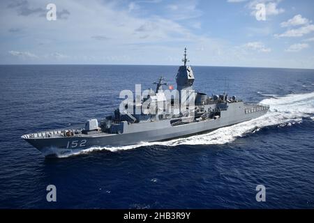 The Anzac-class frigate HMAS Warramunga and guided-missile destroyer ...