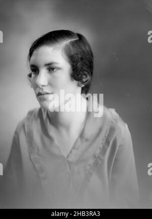 Miss Meachen 1 oval cab, circa 1920, Wellington, by Berry & Co Stock ...