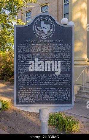 Beeville. Texas, USA - September 25, 2021: The Bee County Courthouse ...