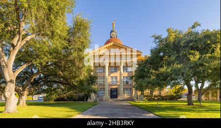 Beeville. Texas, USA - September 25, 2021: The Bee County Courthouse ...