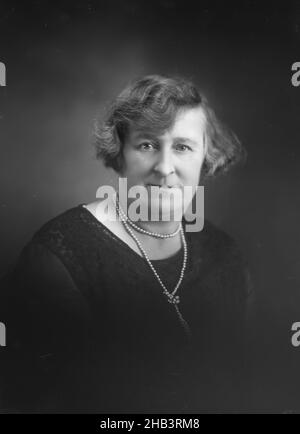 Mrs Hawthorne coupon, circa 1920, Wellington, by Berry & Co Stock Photo ...