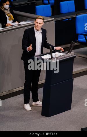 Berlin, Germany. 16th Dec, 2021. Members of the 20th Bundestag, the ...