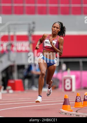 Ajee Wilson competing in the 800 meters of the 2020 Tokyo Olympics ...