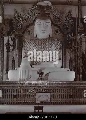 Buddha statues in Dhyana Mudra (Meditation) at Ruvanvalisaya ...