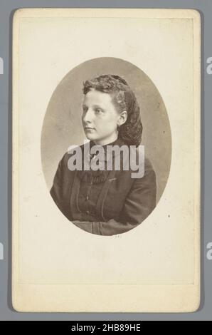 Portrait of an unknown woman, Binger & Chits, 1872 - 1875 Photograph ...