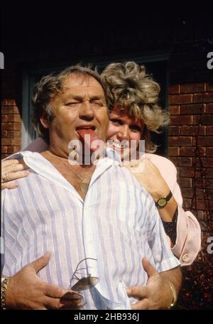 Comedian Les Dawson and Tracey Roper wedding 1989 Stock Photo - Alamy