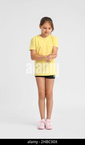 Little girl scratching herself on color background Stock Photo - Alamy
