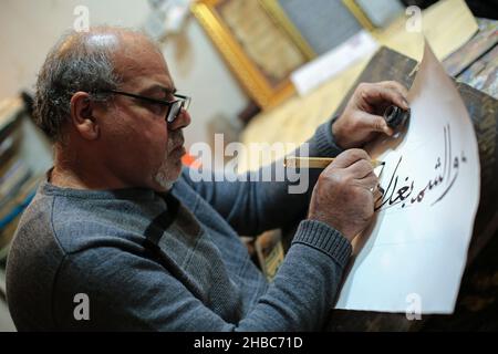 Baghdad, Iraq. 18th Dec, 2021. Iraqi Arabic calligraphy master Amin ...