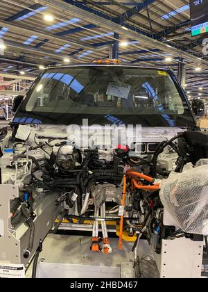 Coventry, UK. 10th Nov, 2021. Taxis are manufactured in the hall of the ...