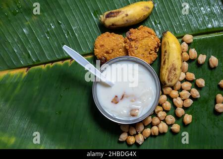 Traditional Onam sadya served in banana leaf Stock Photo - Alamy