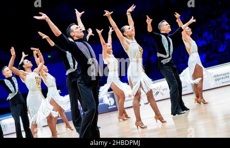 Bremen, Germany. 18th Dec, 2021. Formation dancing: World Championship ...