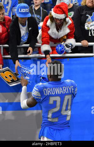 Detroit Lions fans cheer during the second half of an NFL football game ...