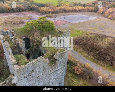 Almond Castle is a ruined. It is west of Linlithgow, and north of the ...