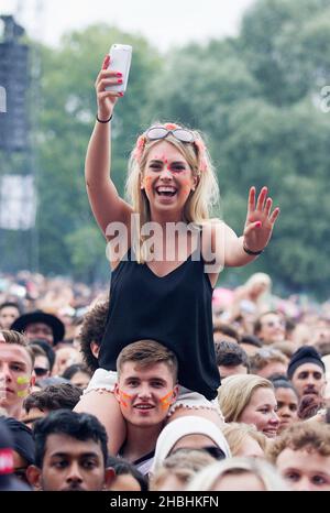 Crowds watch Labrinth perform at Wireless Festival in Finsbury Park in ...