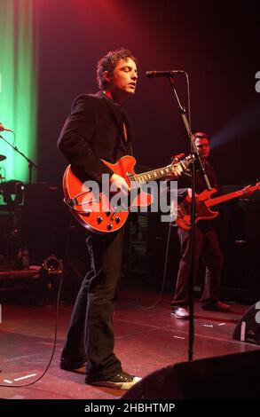 The Wallflowers, Jacob Dylan performing live at The shepherds bush ...