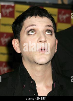 Steve Hewitt (drums), Brian Molko (vocalist, guitarist), Stefan Olsdal ...