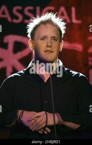 Nicky Spence performing Stock Photo - Alamy