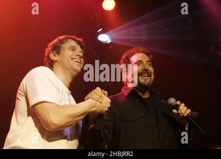Nick Bracegirdle, known as Chicane performs with Tom Jones Stock Photo ...
