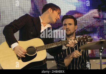 Dan Gillespie Sells and his band The Feeling perform at HMV Oxford ...