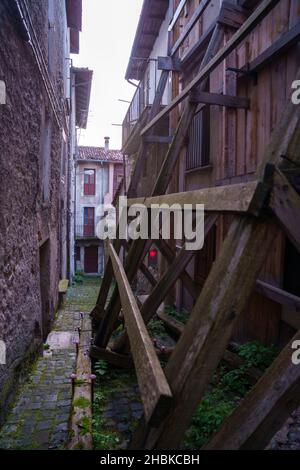 Assergi, L Aquila, Abruzzo, Italy: old typical mountain village damaged ...