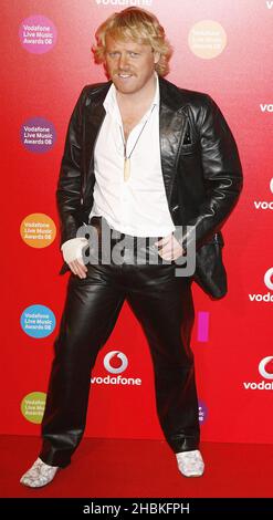 Leigh Francis arrives for the Vodafone Live Music Awards 2007 at ...