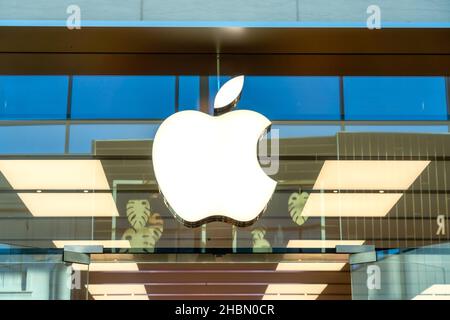 Apple store in Yorkdale Stock Photo - Alamy