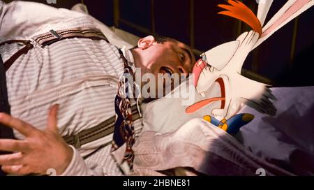 USA. Bob Hoskins and Roger Rabbit in a scene from the (C)Buena Vista ...