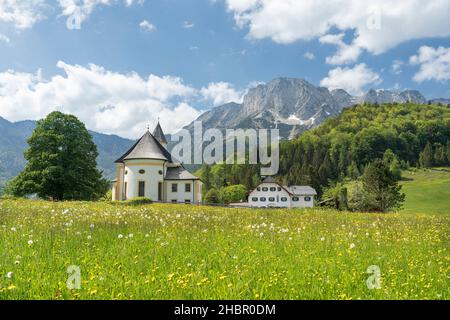 die Marienwallfahrtskirche Maria Heimsuchung in Ettenberg mit dem ...