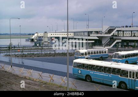 Airport bus on the main taxiway Stock Photo - Alamy