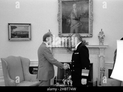 In the Oval Office President Jimmy Carter greets boxer Mike Rossman ...