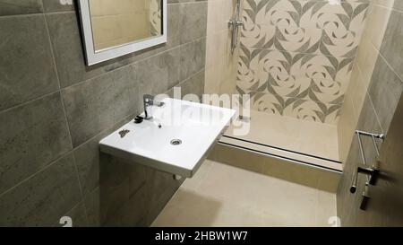 New beautiful shower cubicle in a modern bathroom Stock Photo - Alamy