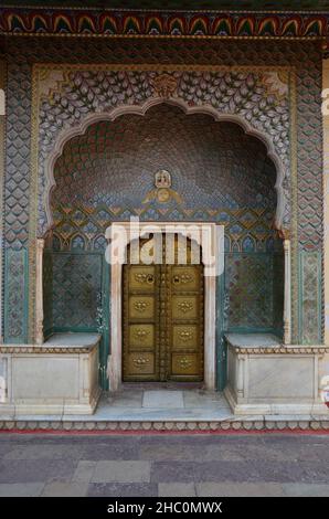 The colorful Rose gate at the Jaipur City Palace in Rajasthan, India ...