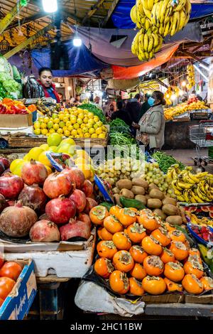 Display of Jordanian vegetables Stock Photo - Alamy