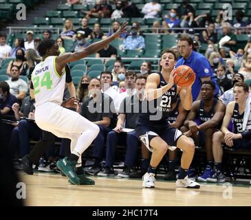Brigham Young guard Trevin Knell (21) shoots against Houston guard ...